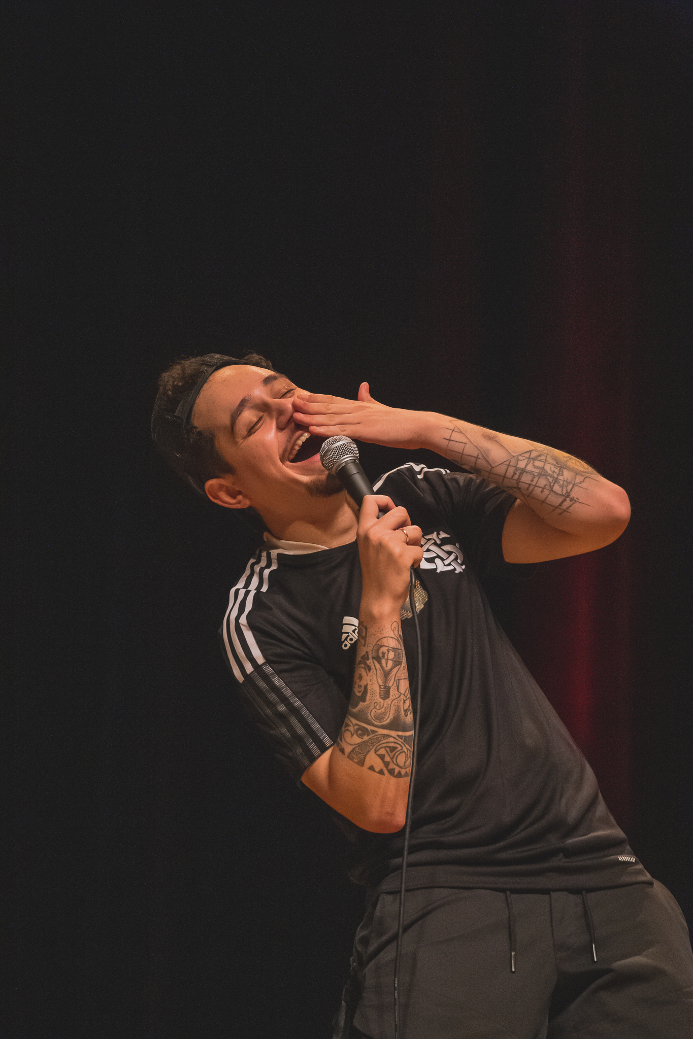 Gio Lisboa é atração em Cuiabá com show de comédia “Fora da Casinha ...
