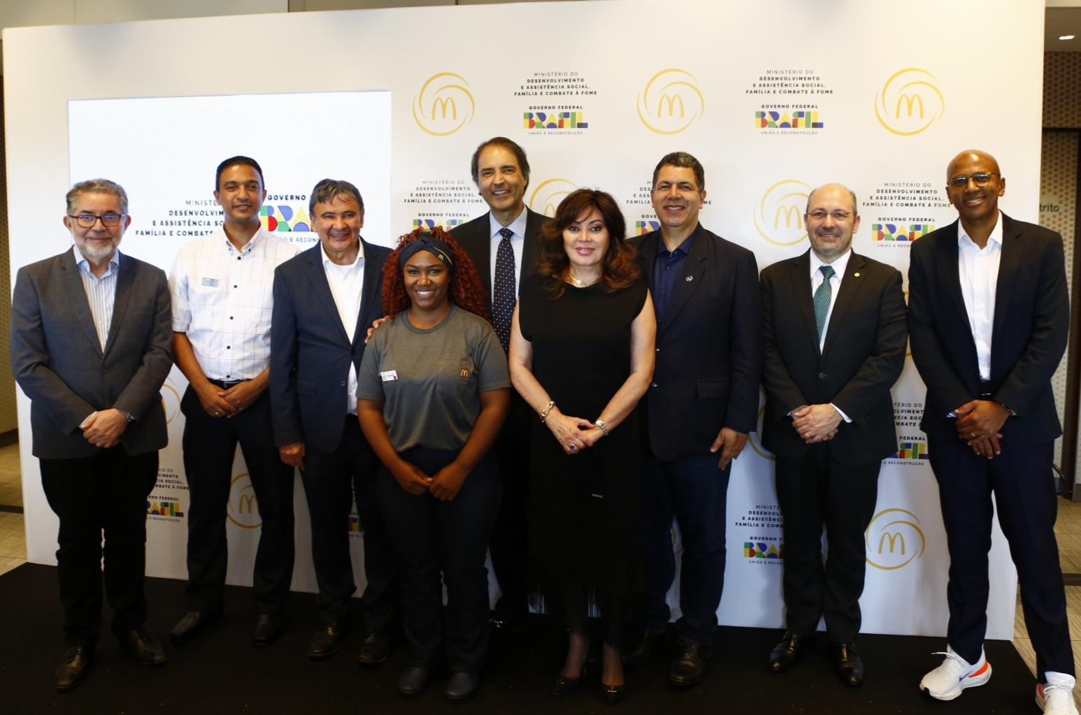 Arcos Dorados e Ministério do Desenvolvimento Social assinam acordo para ampliar a inclusão ...